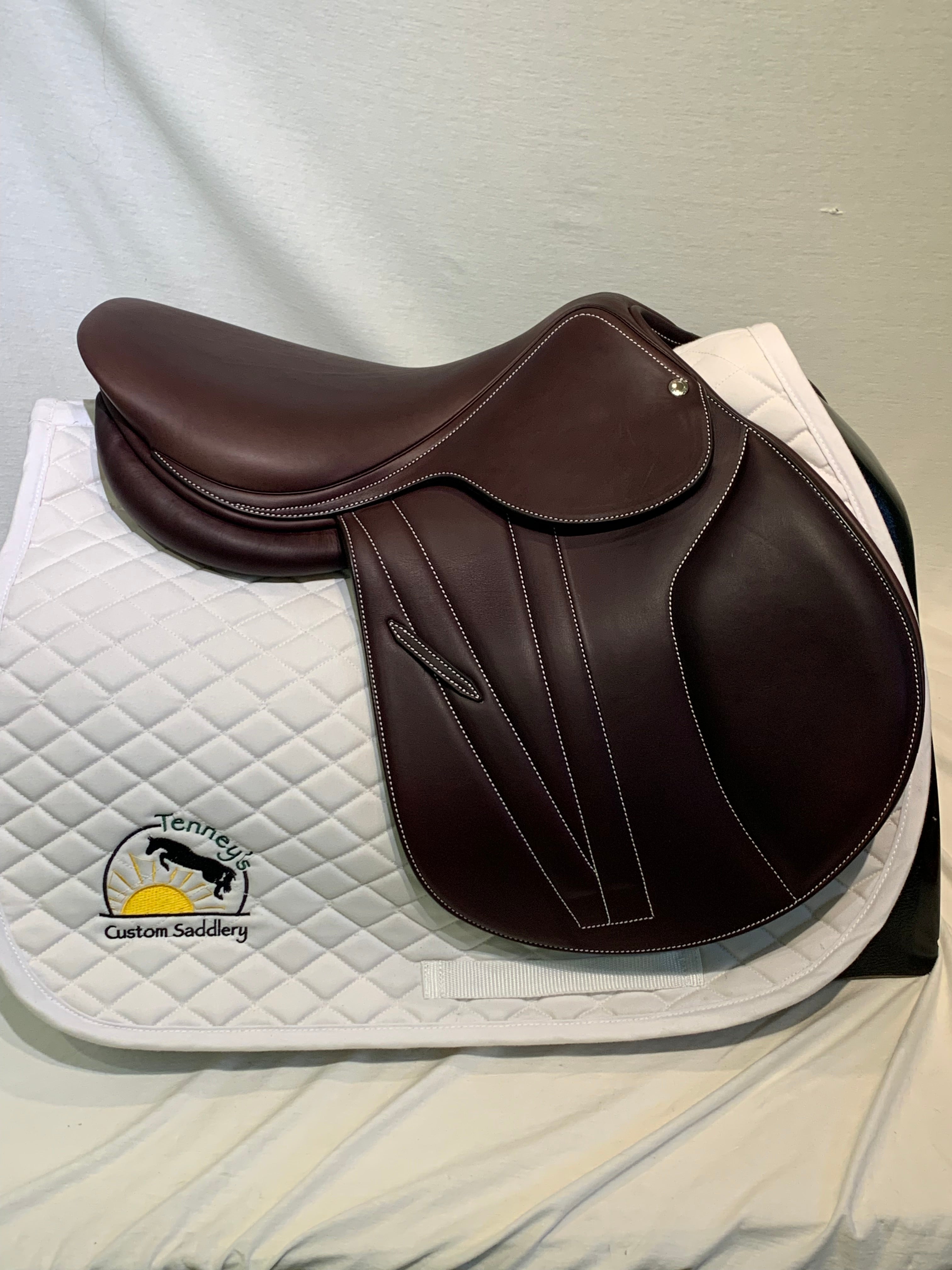 Butet Premium Saddle | 17 L Seat | 30367| Cachou – Tenneys Custom Saddlery